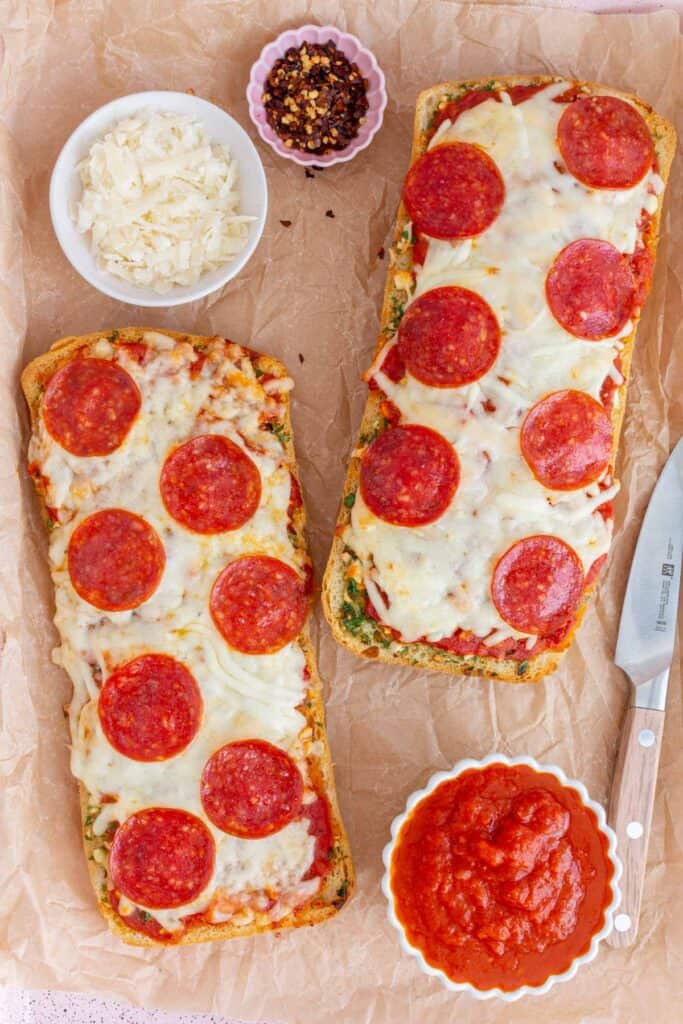 Garlic Bread Pizza - One Pot Only — easy recipes using one pot only!
